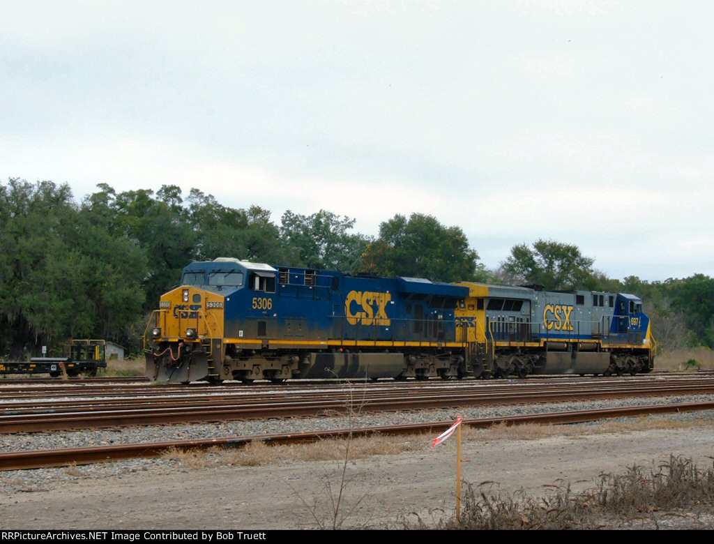 CSX 5306 & 697